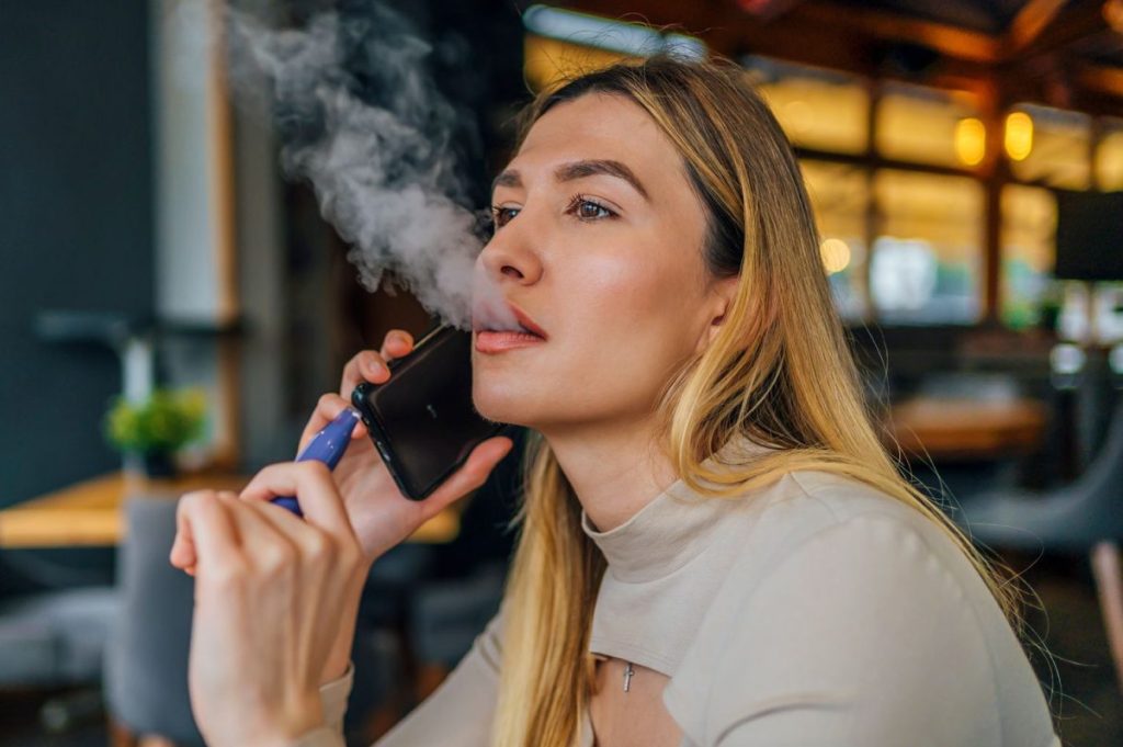 How Vaping Helps Curb Smoking Habits - Future Of Vaping